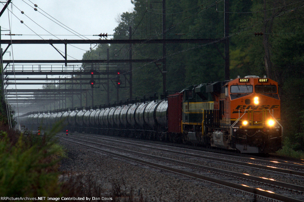 BNSF ES44C4 6597 leads K042-08